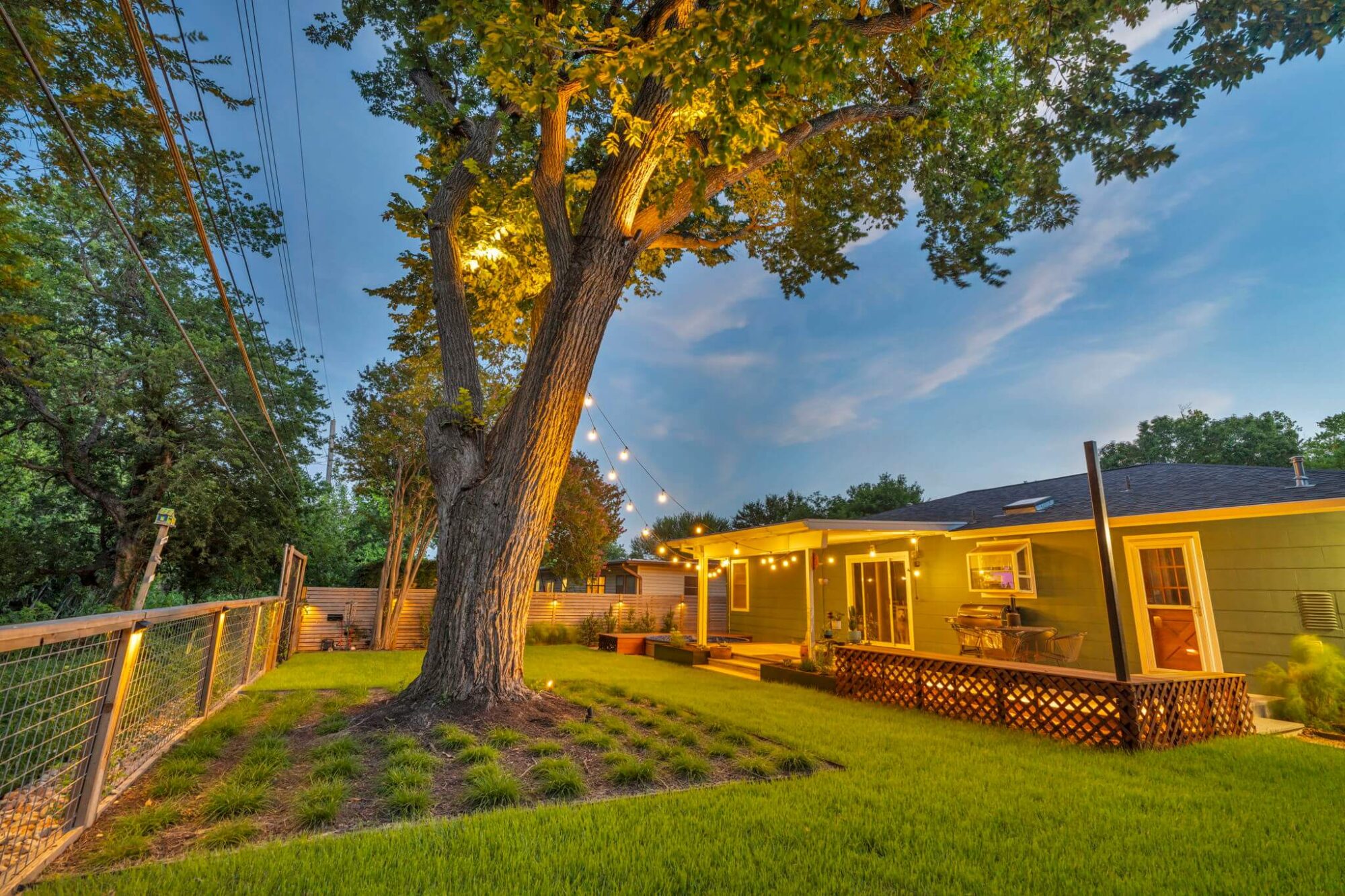 Ranch Style Courtyard - Structure Landscapes