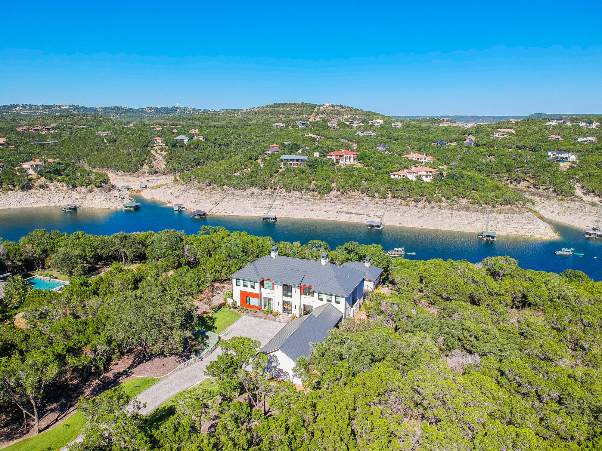 Lago Cove Pool House - Structure Landscapes